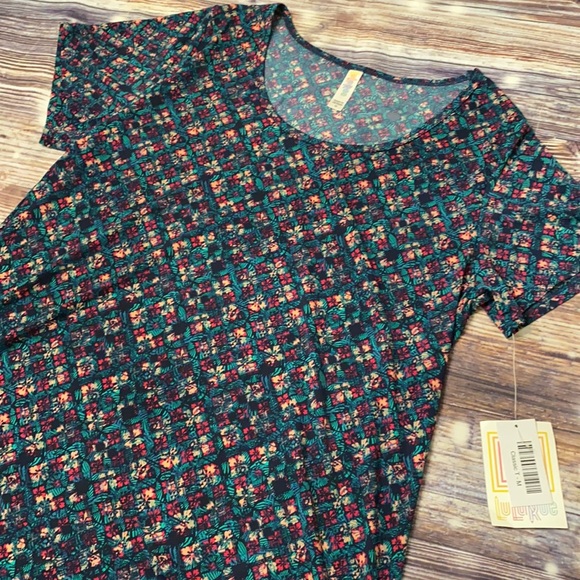 LuLaRoe | Tops | Nwt Lularoe Classic Tee Size Medium | Poshmark